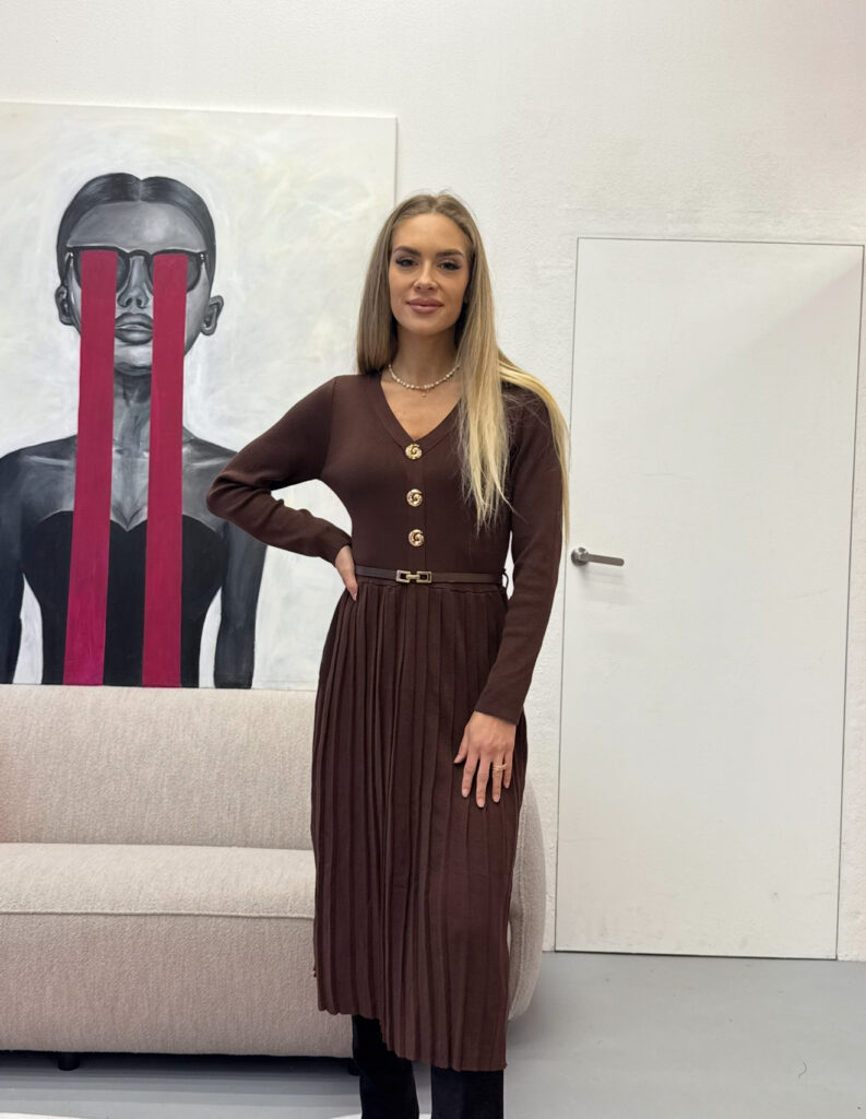 Ruda suknelė su dirželiu | PÁTI